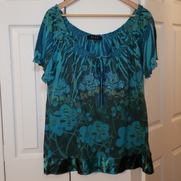 B.L.E.U. | Tops | Bleu Tie Dye Style Blue Flower Pattern Top Euc | Poshmark
